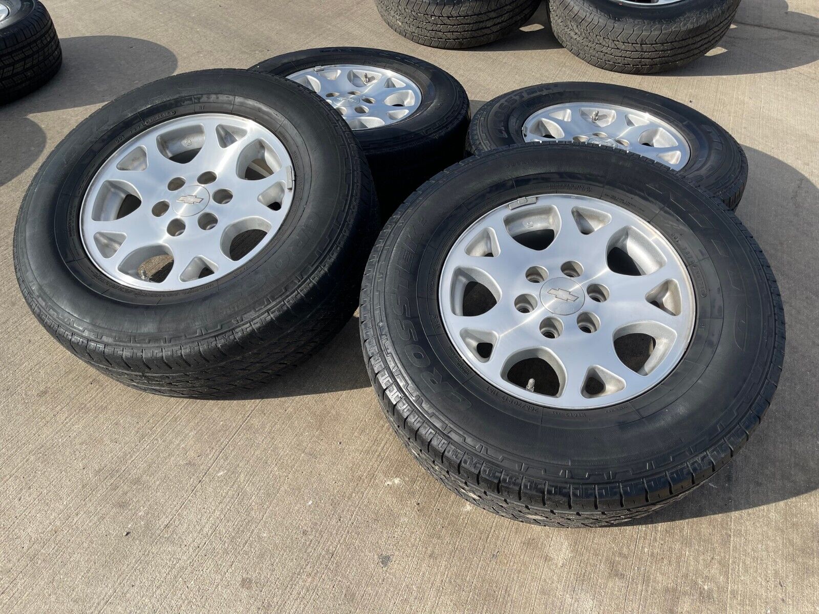 17" Chevy Silverado Tahoe Suburban Z71 OEM wheels rims tires 5117 GMC ...