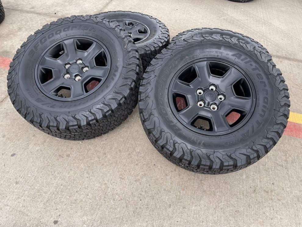 Shop OEM 17" Jeep Wrangler Rubicon OEM 9260 wheels rims Gladiator tires ...