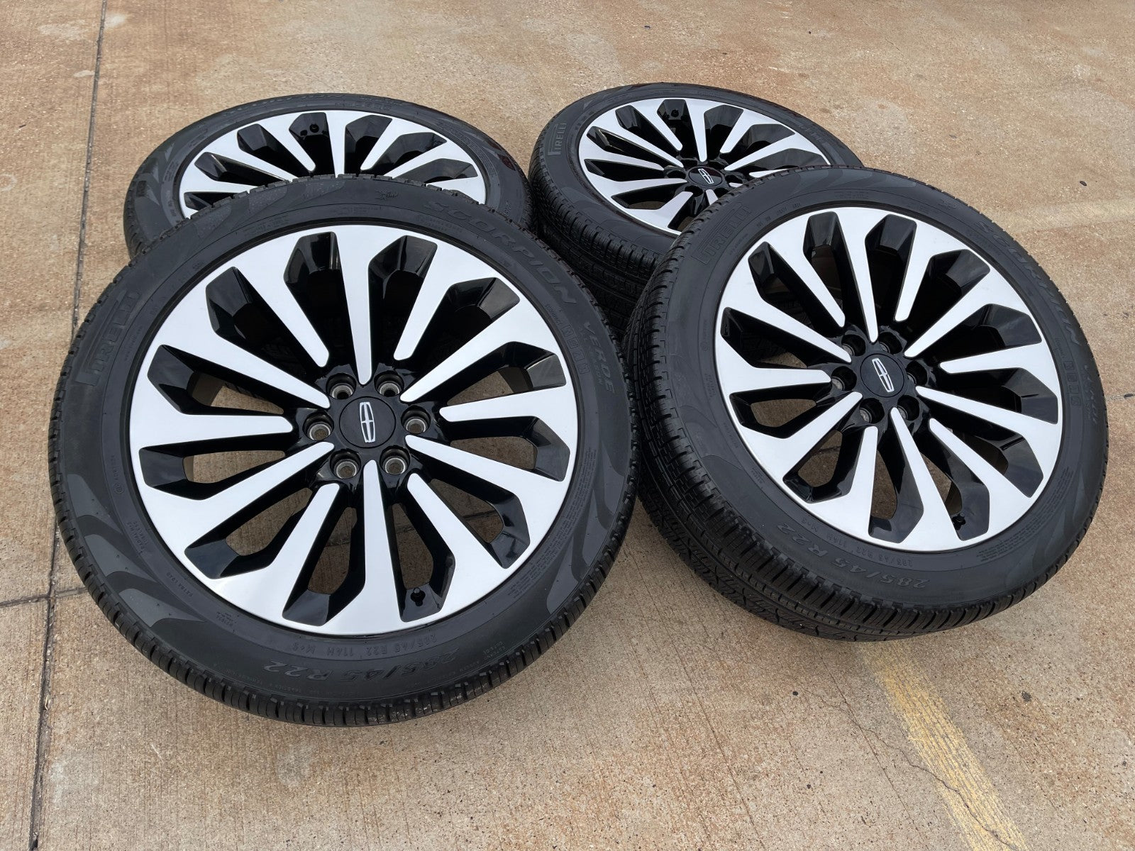 Shop OEM 22" Lincoln Navigator L OEM 95385 10498 rims wheels 2022 2023 ...