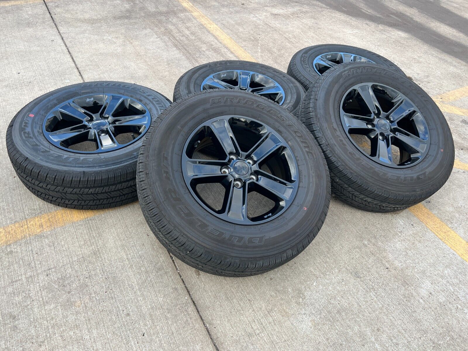 18" Jeep Wrangler Altitude Black OEM wheels rims 9255 9221 tires 2022 ...