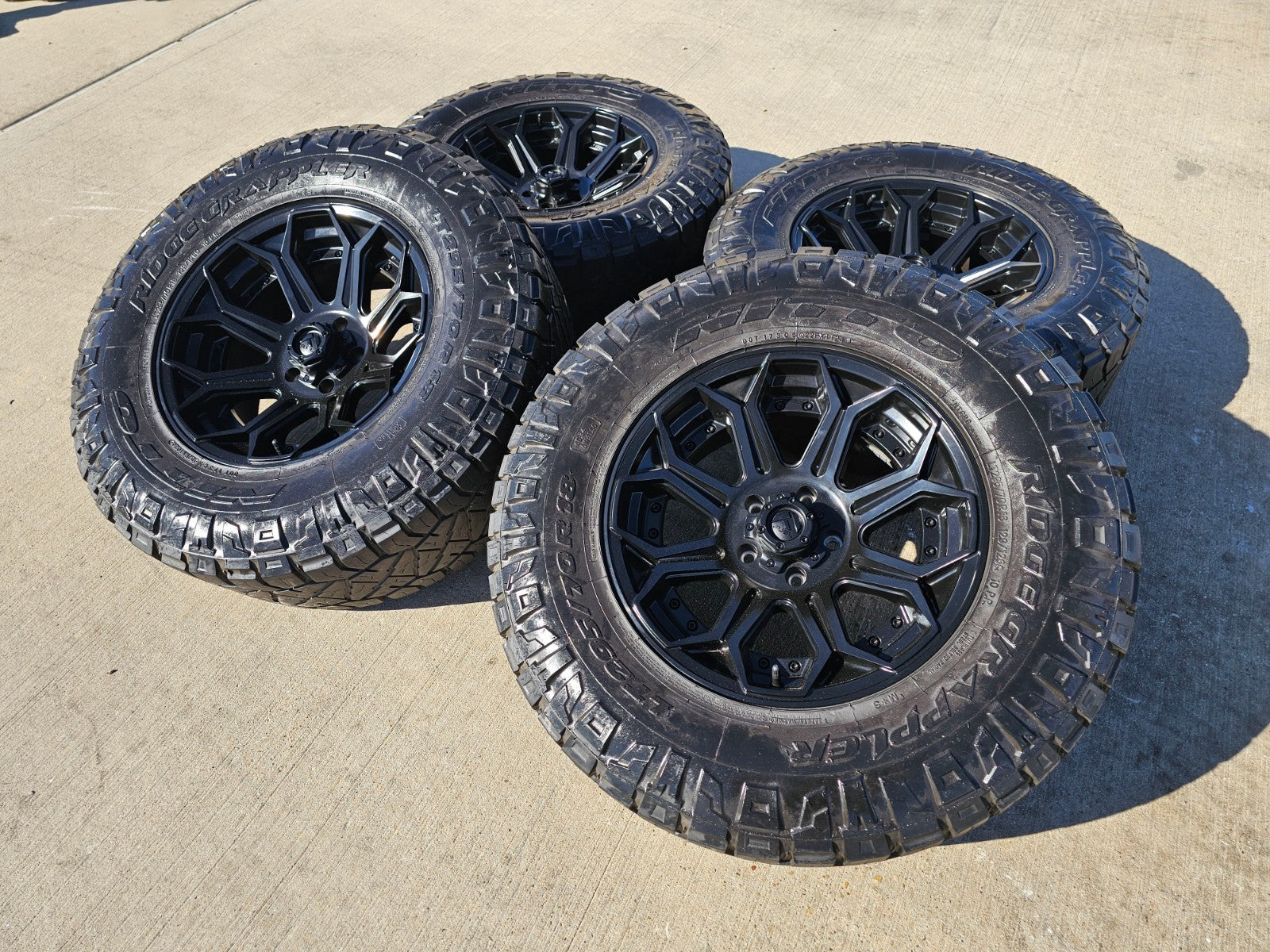 Shop OEM 18x9 Fuel Siege D706 Jeep Sequoia black wheels rims -12 NITRO ...