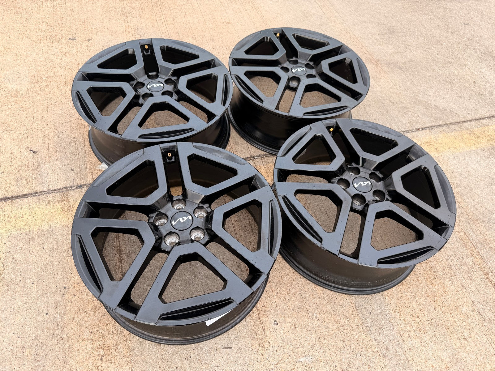 Shop OEM 20" Kia Telluride Prestige X-PRO OEM wheels rims 74721 Sedona ...