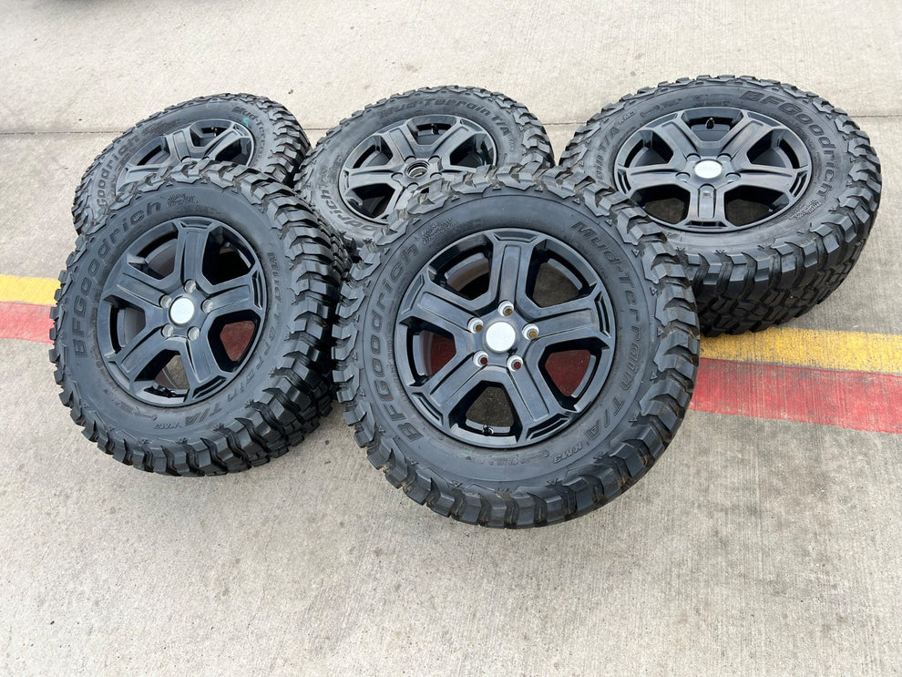 Shop OEM 17" Jeep Wrangler Rubicon OEM Black wheels rims 9216 Gladiator ...