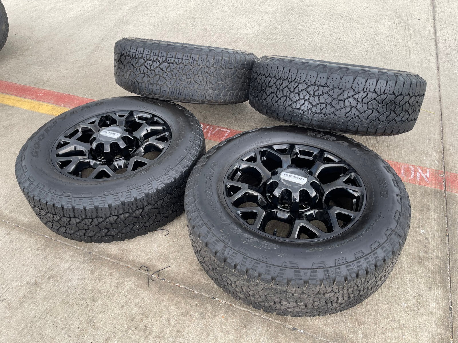 Shop OEM 20" Ford F-250 F-350 OEM Lariat wheels rims 10292 tires ...